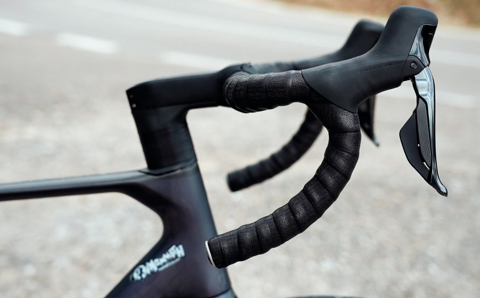 Guide to choosing a bike stem: types and measurements.